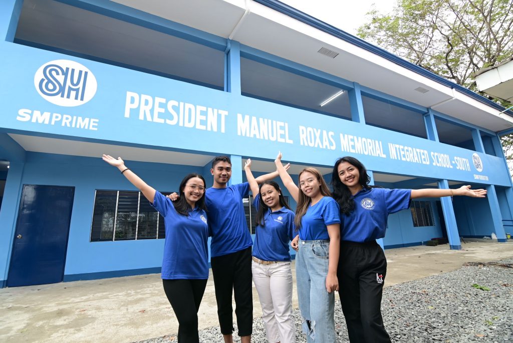 SM group turns over 104th school building | Where is Ed Uy?